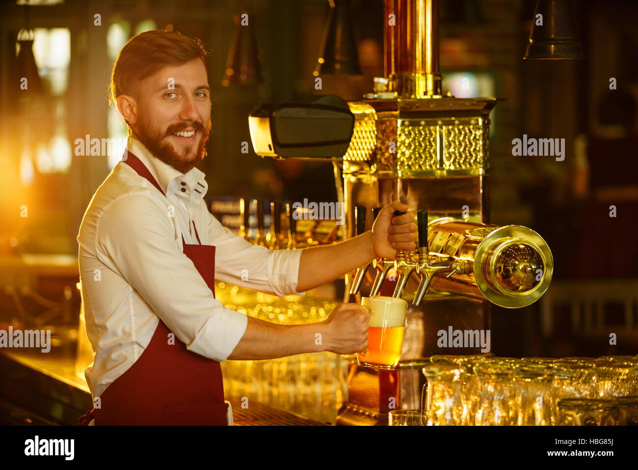 Waiter working hi-res stock photography and images - Alamy