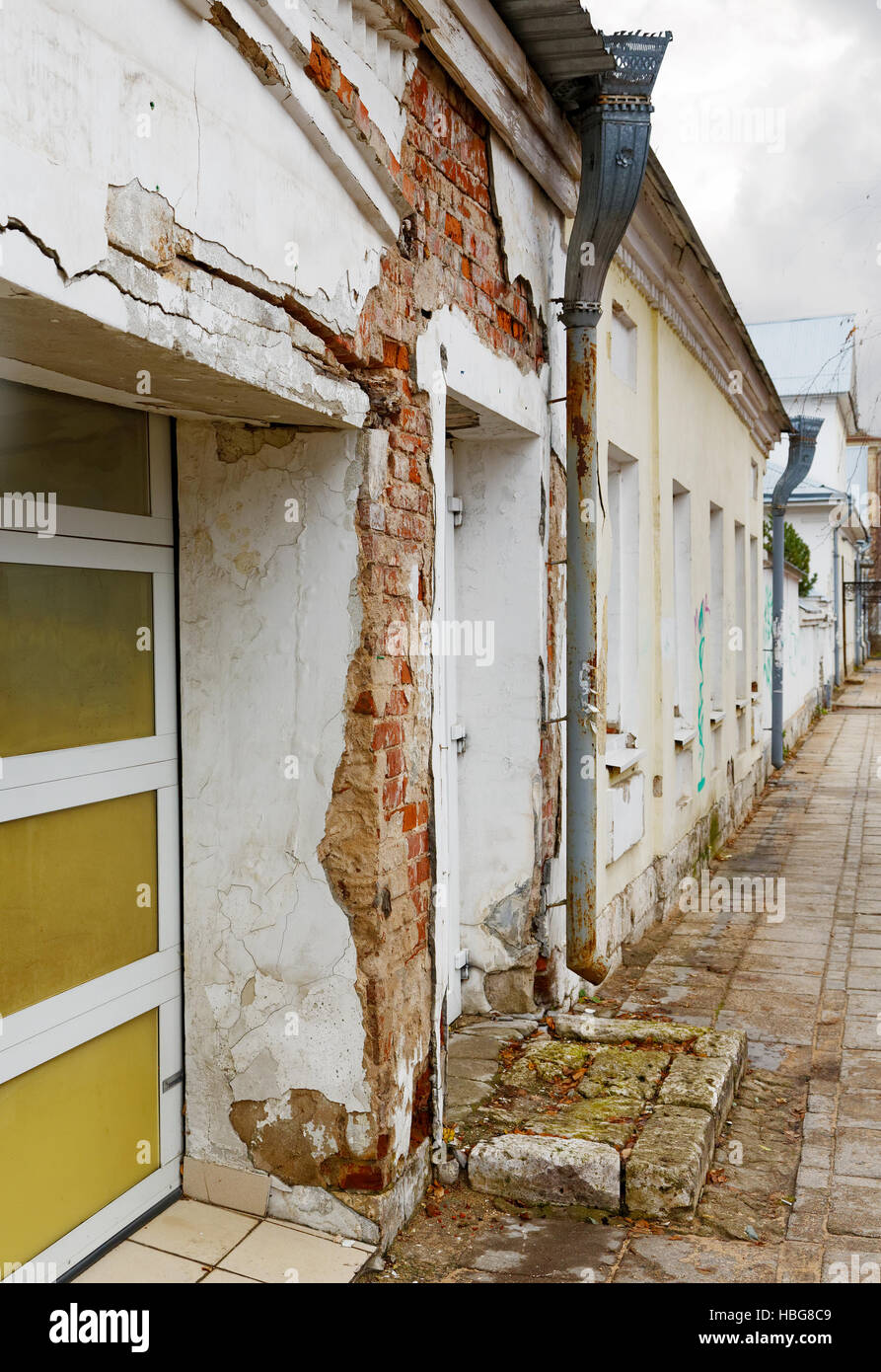 destroy buildings on a city street Stock Photo - Alamy