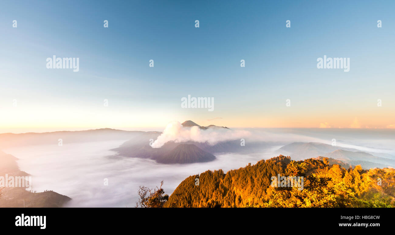 Mount Bromo, sunrise, volcano in clouds, Mount Batok, Mount Kursi ...