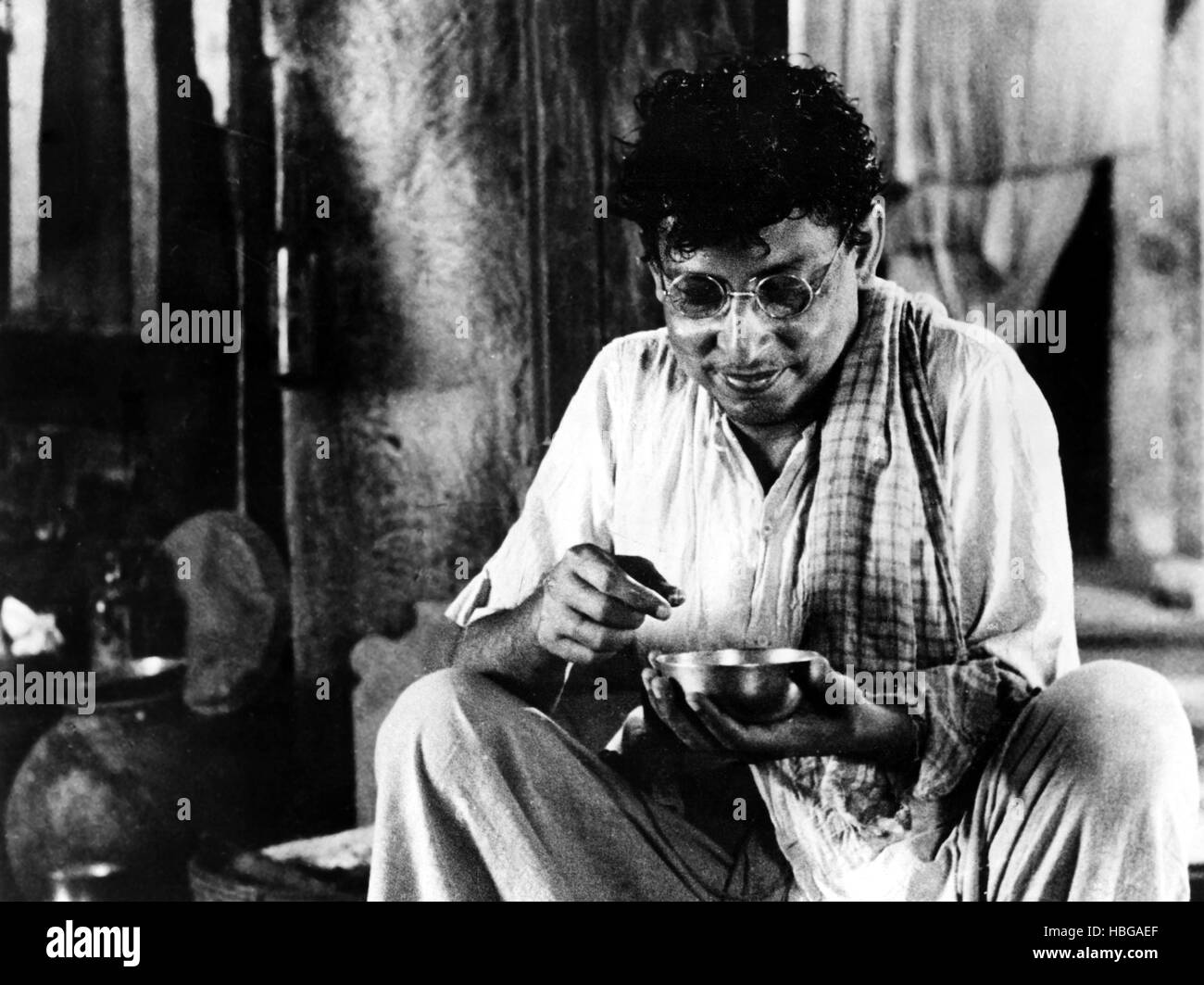 APARAJITO, Kanu Bannerjee, 1957 Stock Photo - Alamy