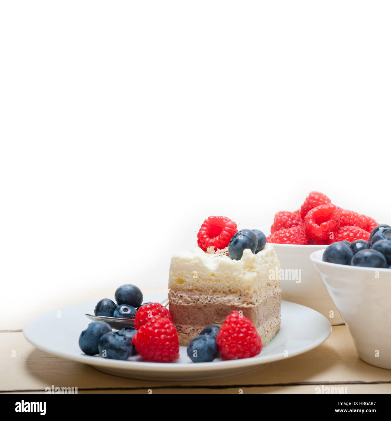 Raspberry and blueberry cake hi-res stock photography and images - Alamy