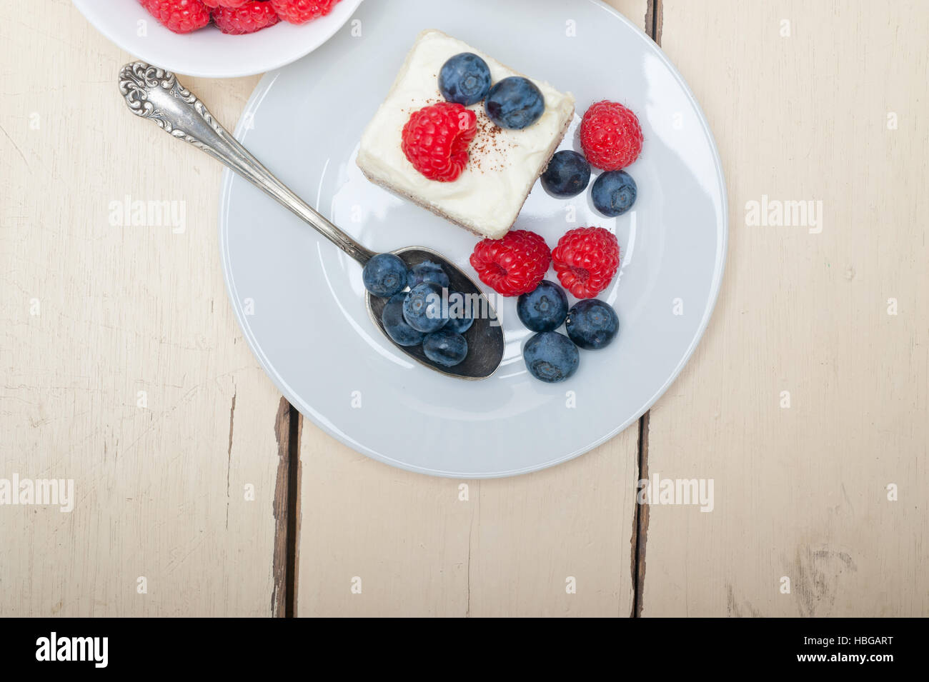 fresh raspberry and blueberry cake Stock Photo - Alamy