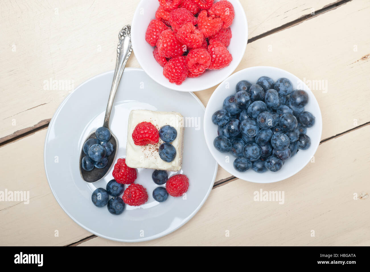 fresh raspberry and blueberry cake Stock Photo - Alamy