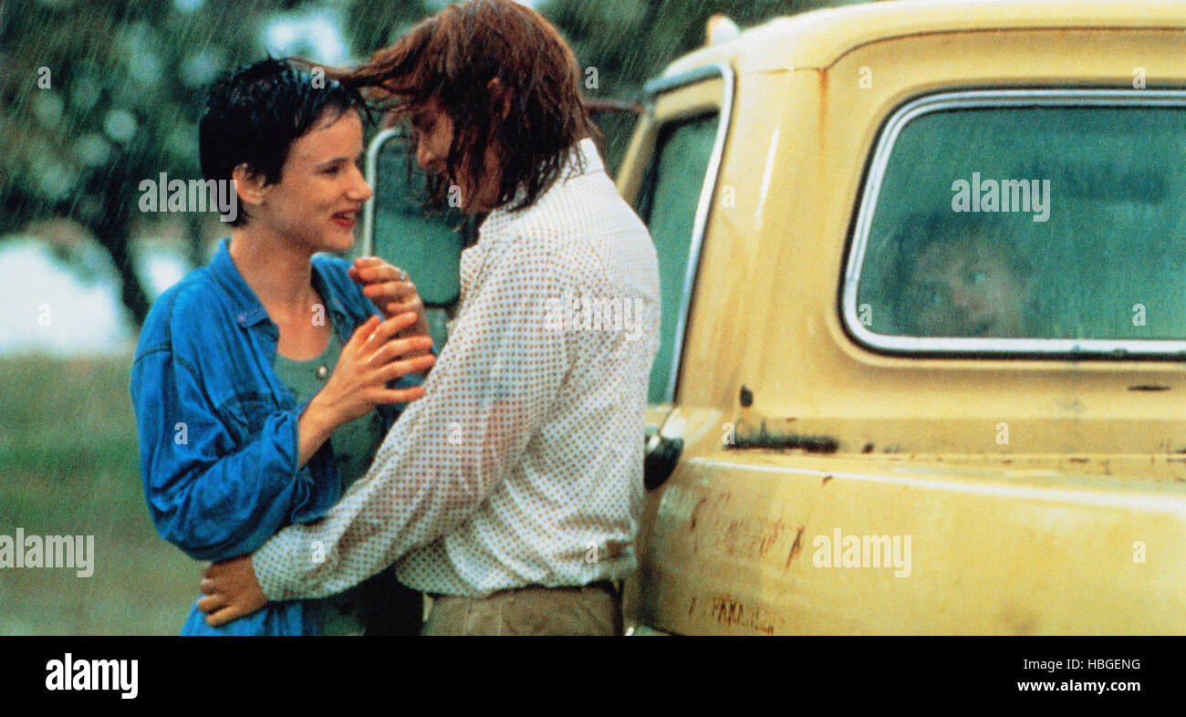 WHAT'S EATING GILBERT GRAPE, from left: Juliette Lewis, Johnny Depp ...