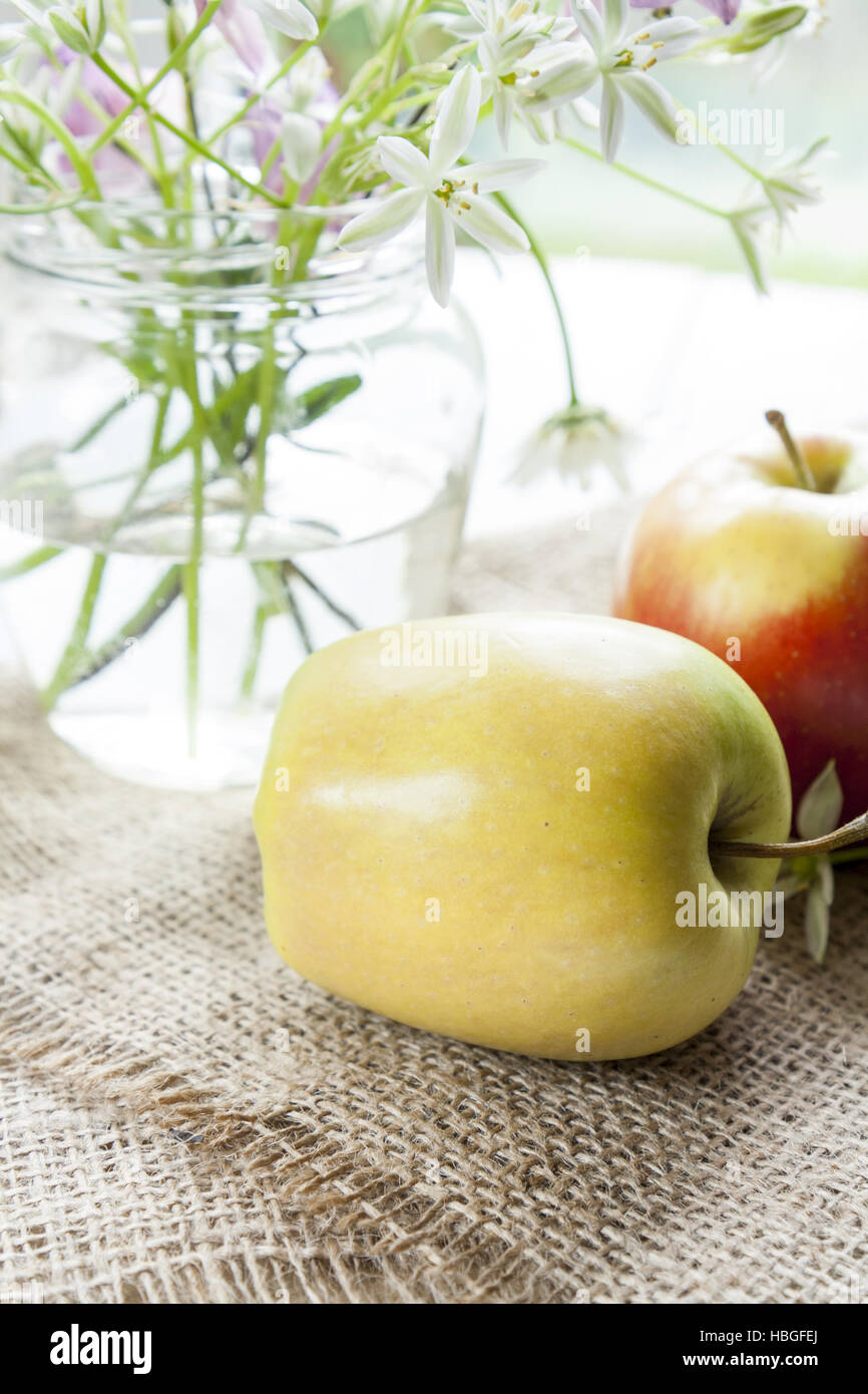 Apples and flowers hi-res stock photography and images - Alamy