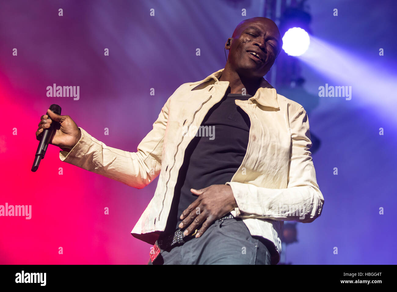 Seal singer 2016 hi-res stock photography and images - Alamy