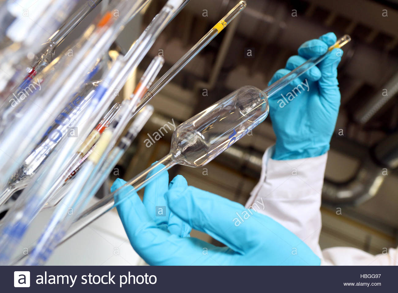 Pipettes Stock Photos & Pipettes Stock Images - Alamy