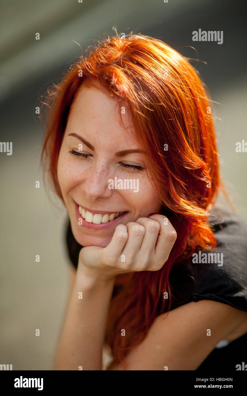 Young woman squinting Stock Photo - Alamy