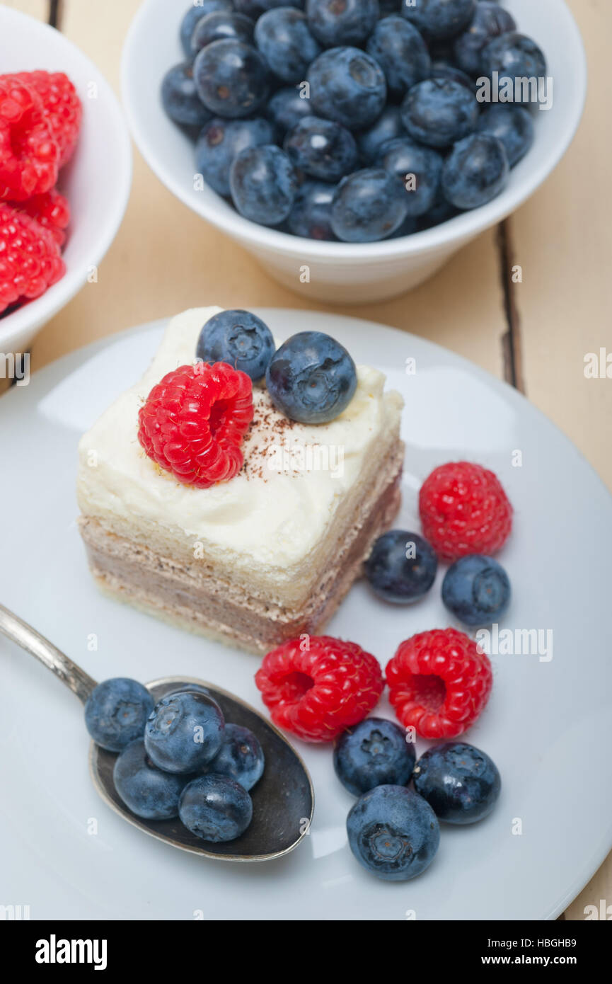 fresh raspberry and blueberry cake Stock Photo - Alamy