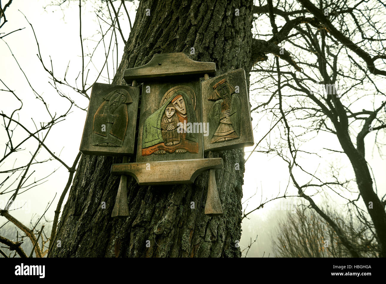 Shrine by a tree hi-res stock photography and images - Alamy