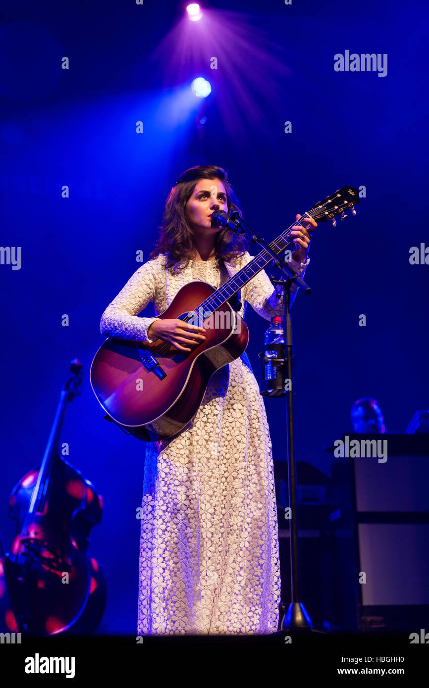 Georgian british singer hi-res stock photography and images - Alamy