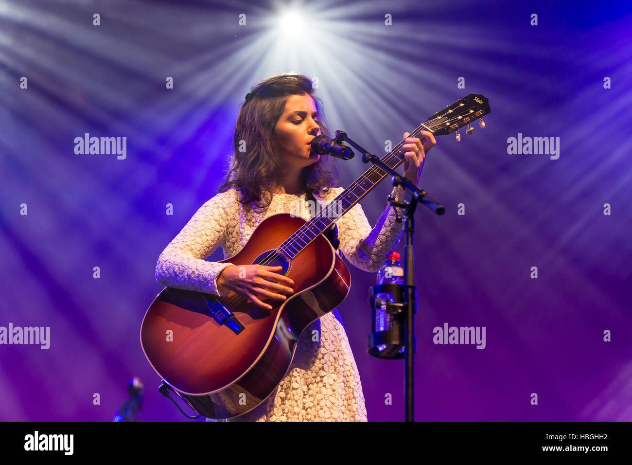 Katie hall musician hi-res stock photography and images - Alamy