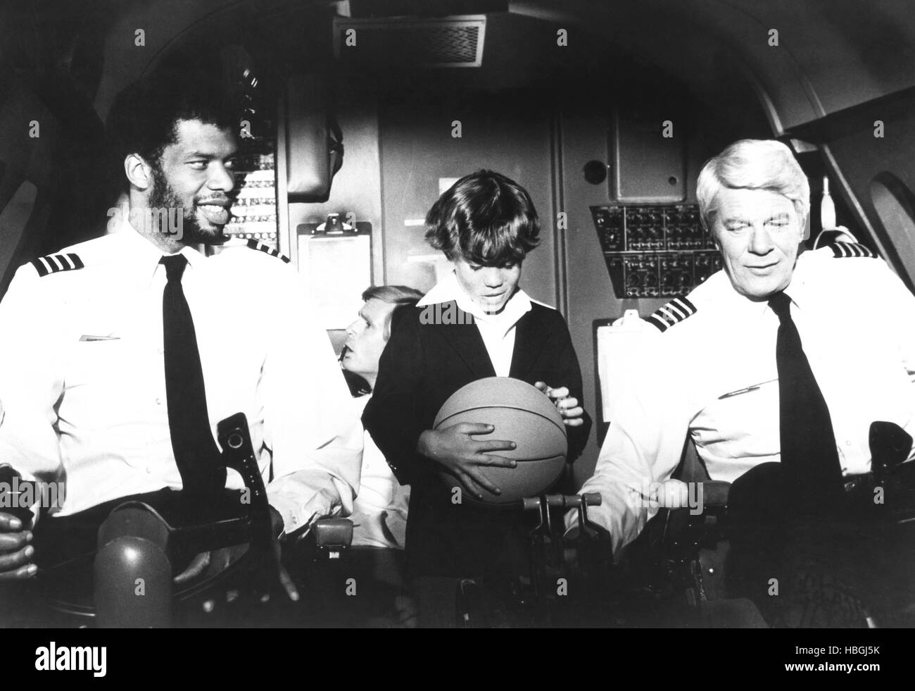 AIRPLANE!, from left: Kareem Abdul-Jabbar, Frank Ashmore (rear), Rossie ...