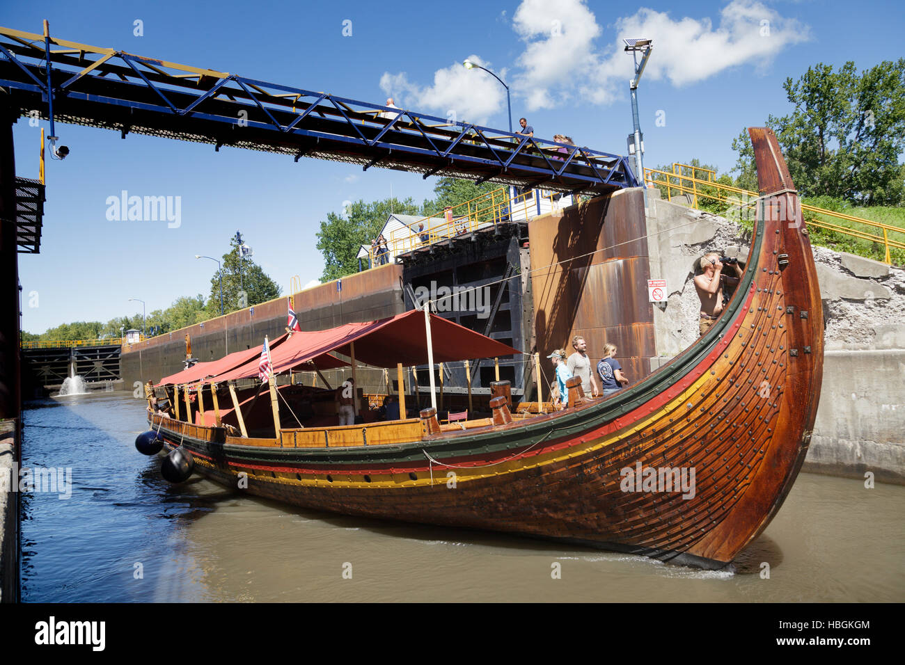 Viking longship replica Draken Harald Hårfagre goes through Erie Canal ...