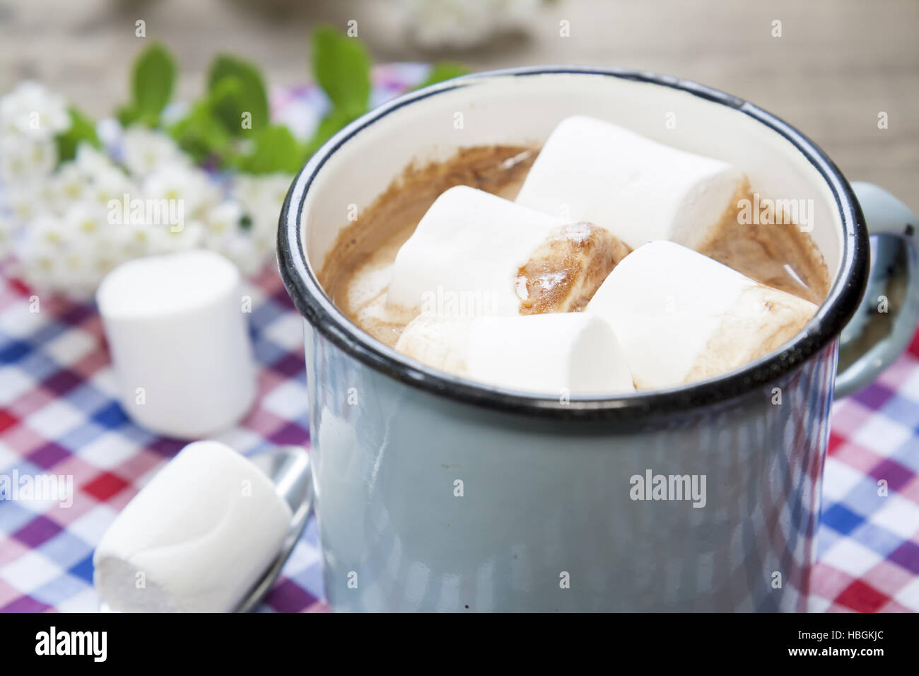 Hot cocoa with marshmallows in blue cup Stock Photo - Alamy