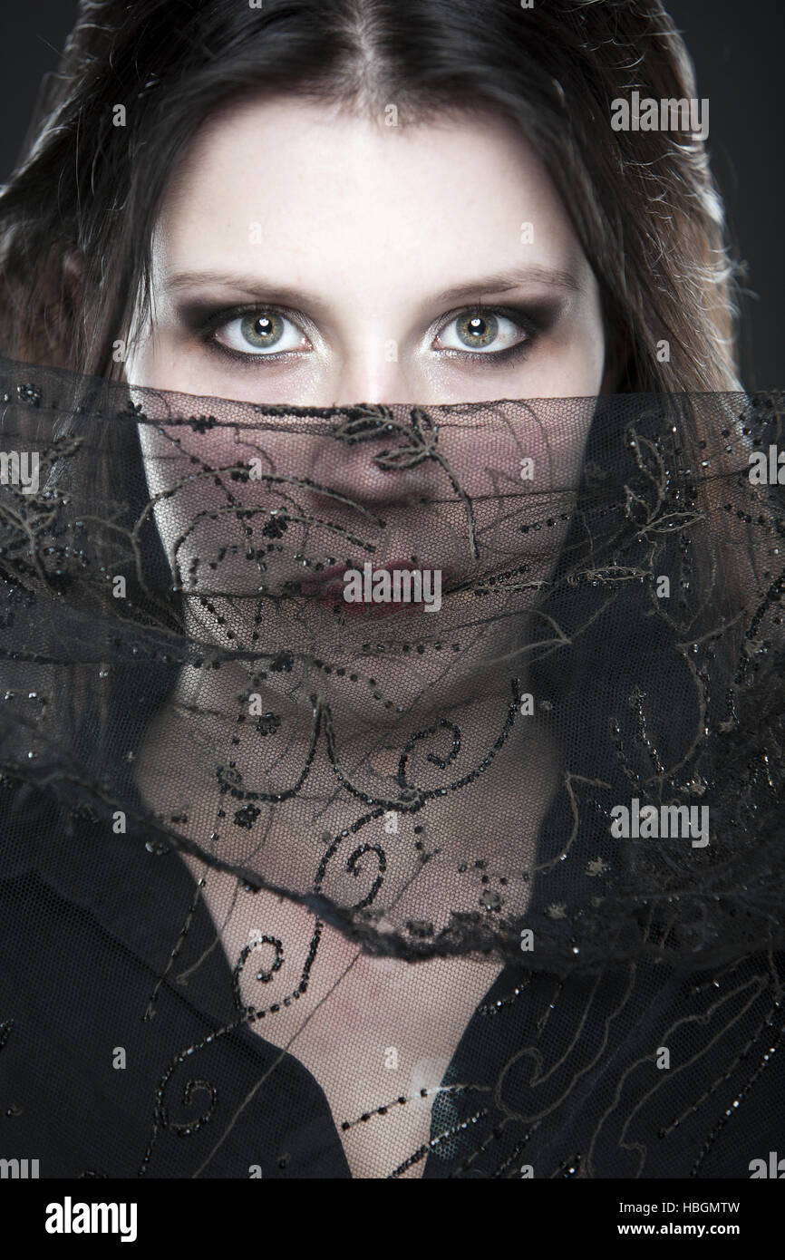 Young woman veil hi-res stock photography and images - Alamy