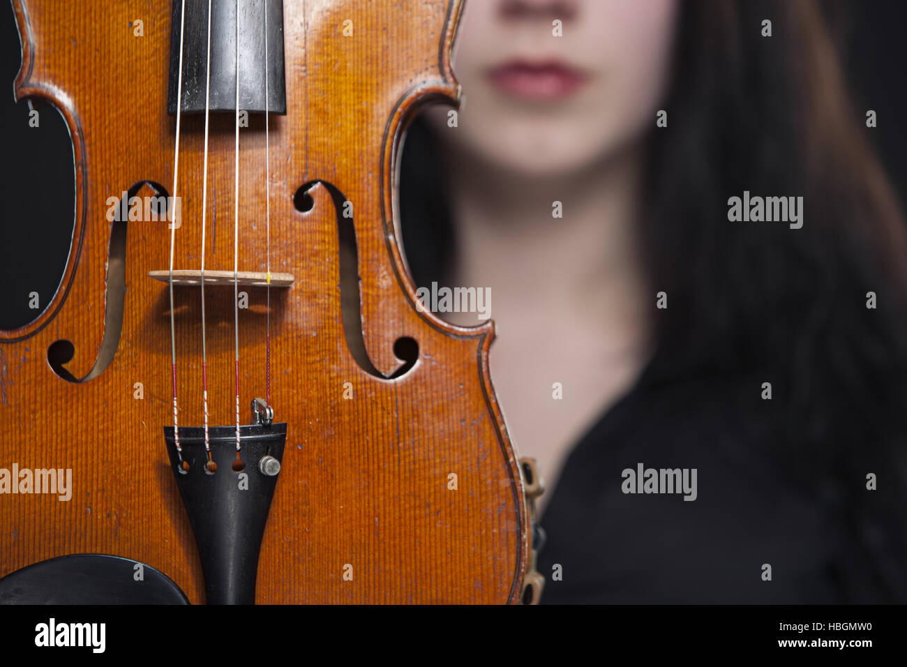 Female violinist portrait hi-res stock photography and images - Alamy