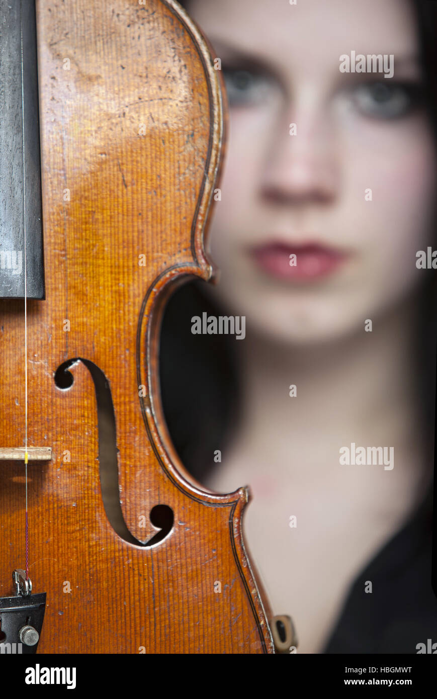 Young female violinist Stock Photo - Alamy