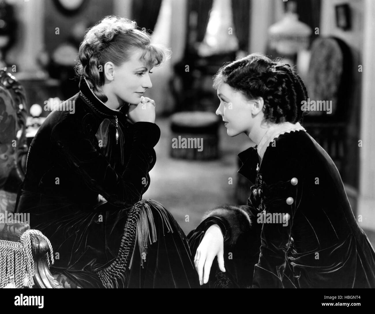 ANNA KARENINA, from left, Greta Garbo, Maureen O'Sullivan, 1935 Stock ...