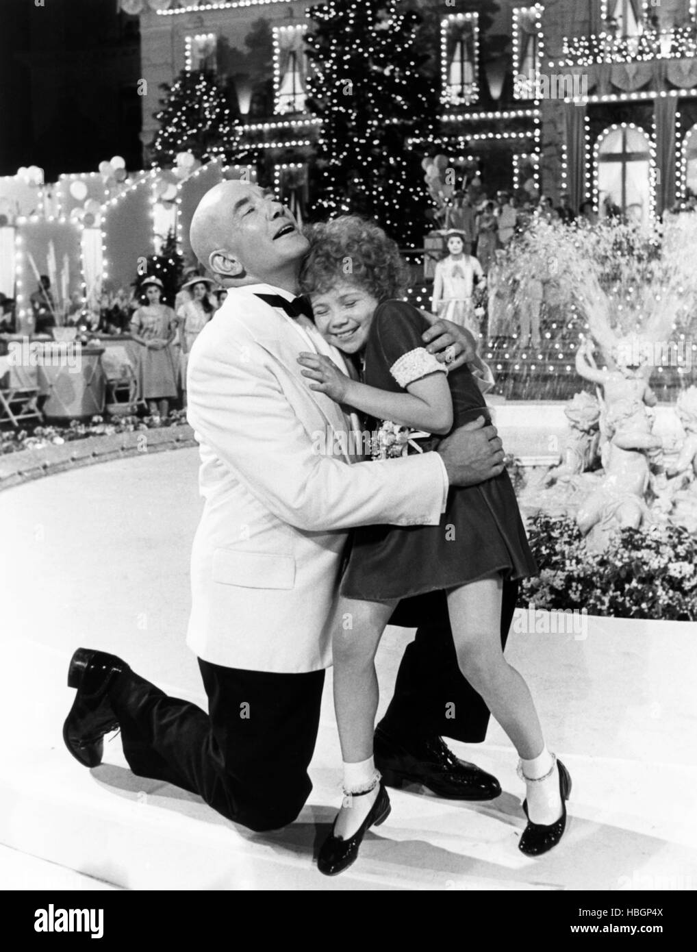 ANNIE, from left, Albert Finney, Aileen Quinn, 1982, ©Columbia Pictures ...