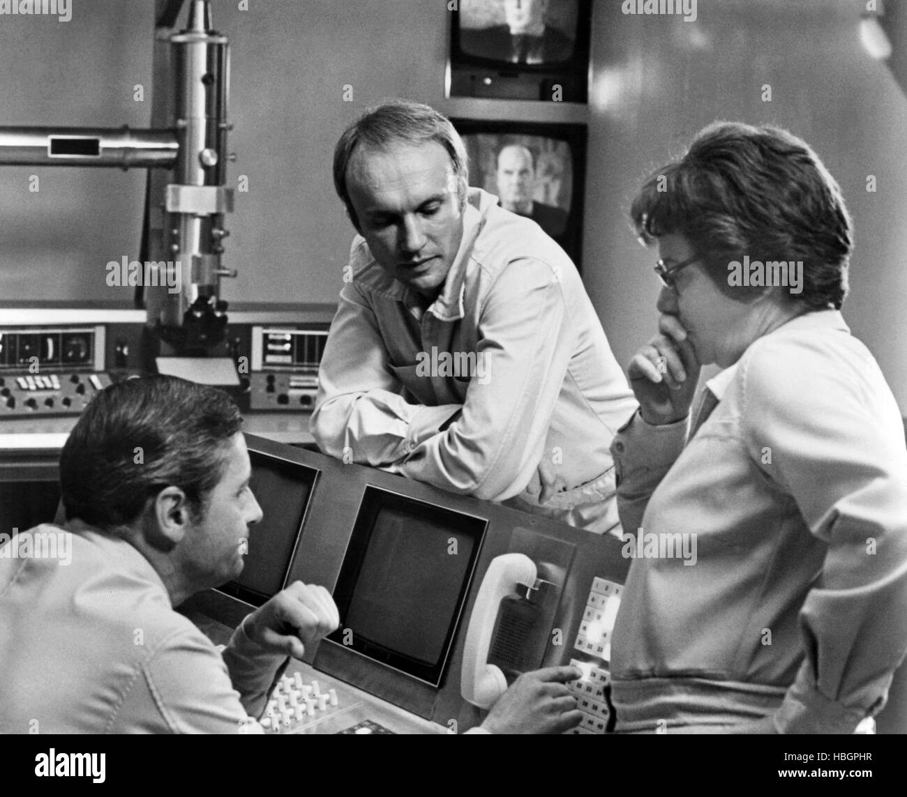 THE ANDROMEDA STRAIN, form left: Arthur Hill, James Olson, Kate Reid ...