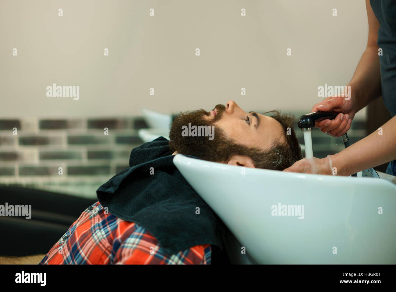 Barber washing man hi-res stock photography and images - Alamy
