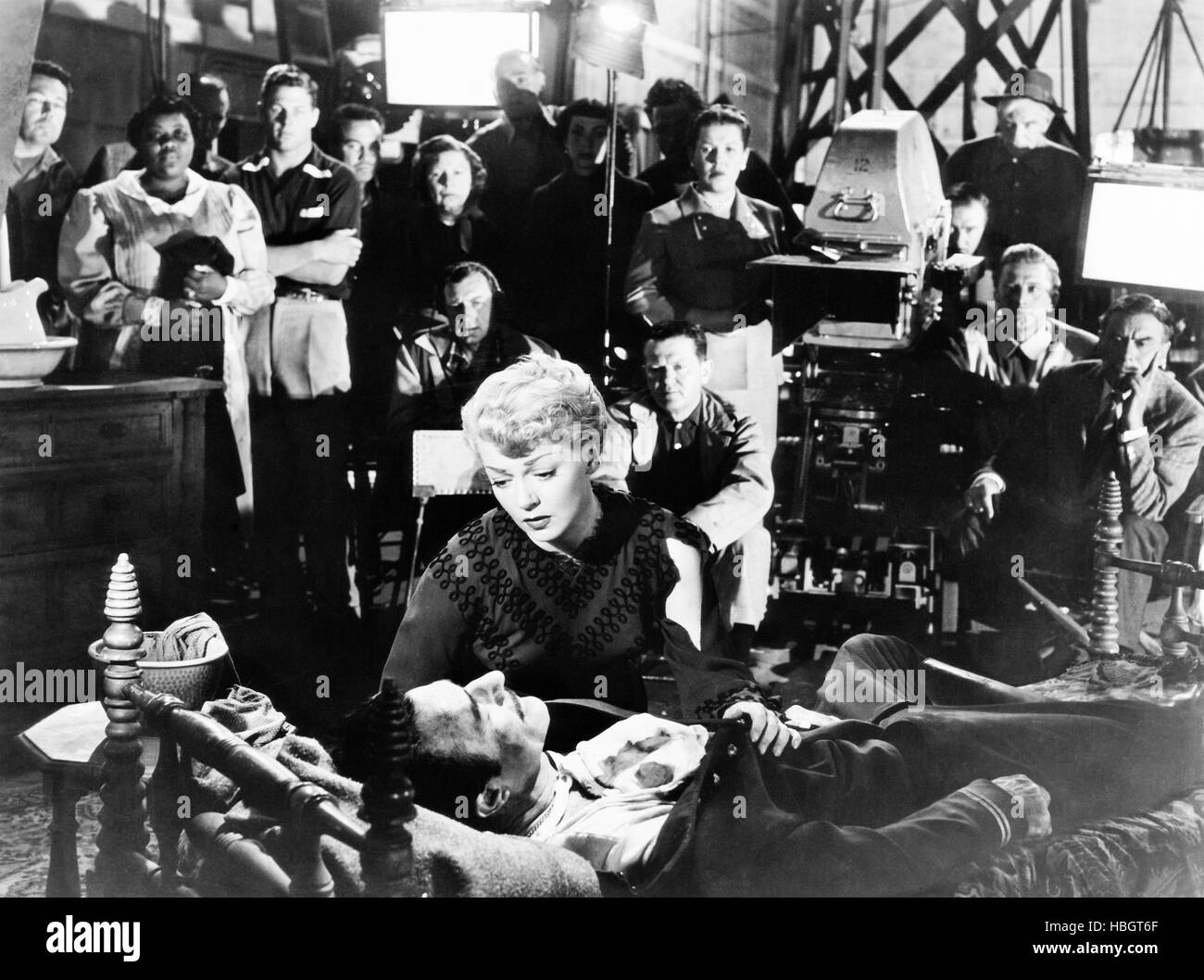 THE BAD AND THE BEAUTIFUL, front: Gilbert Roland, Lana Turner; Kirk ...