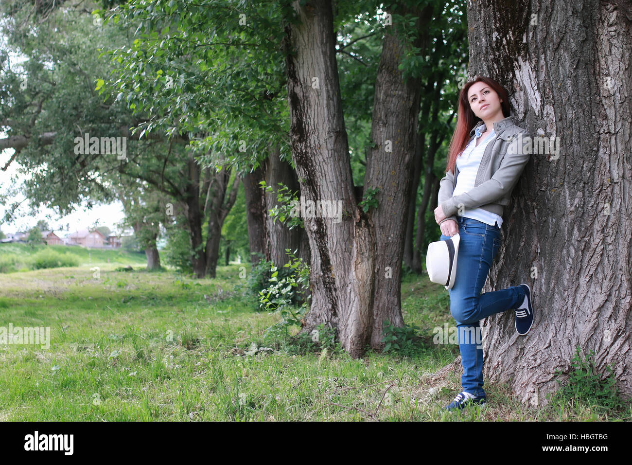 woman in tree park outdoor Stock Photo - Alamy