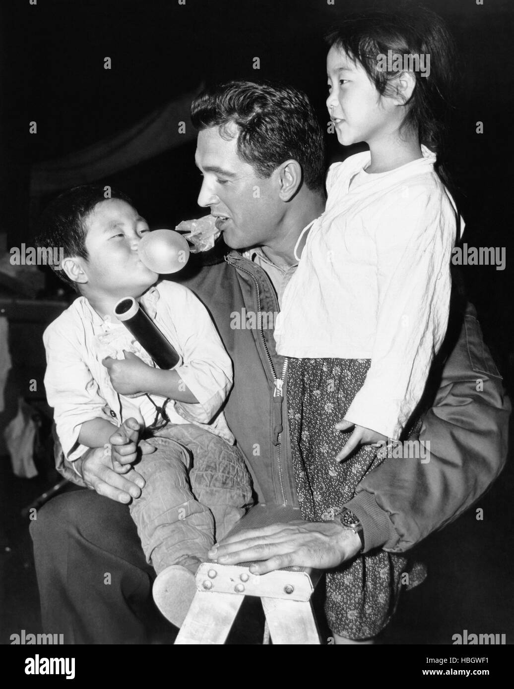BATTLE HYMN, Rock Hudson, center, with child extras (from left) Jung ...