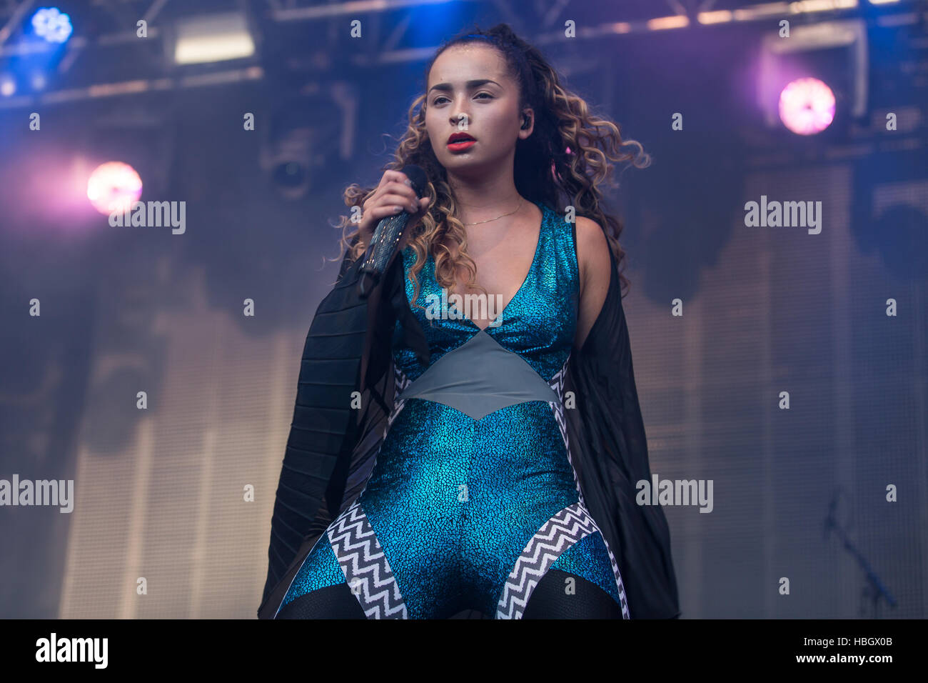 Ella eyre hi-res stock photography and images - Alamy