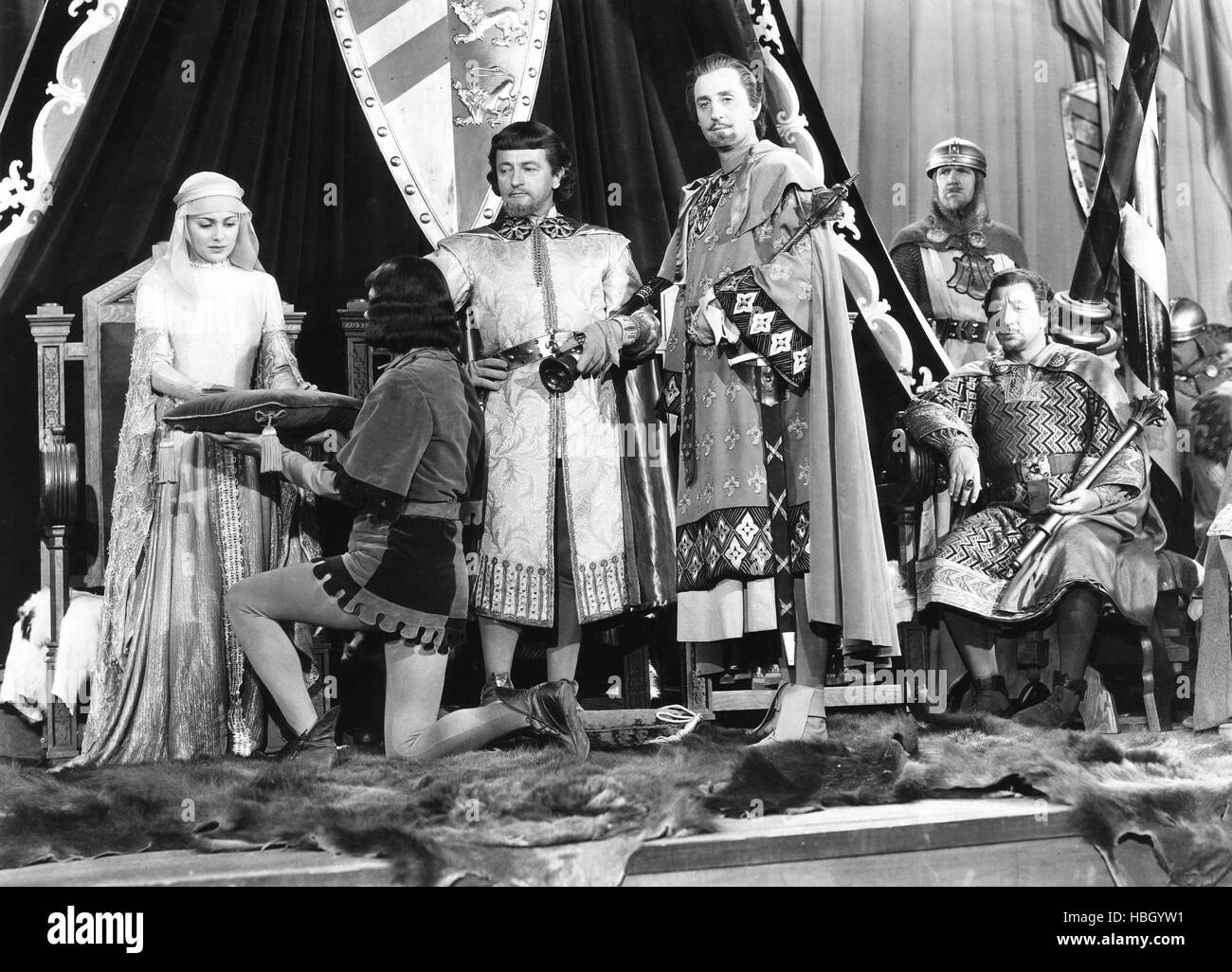 THE ADVENTURES OF ROBIN HOOD, standing from left: Olivia de Havilland ...