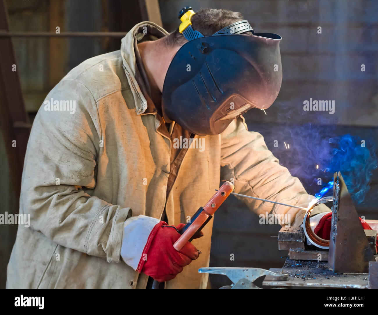 Welder at work Stock Photo - Alamy