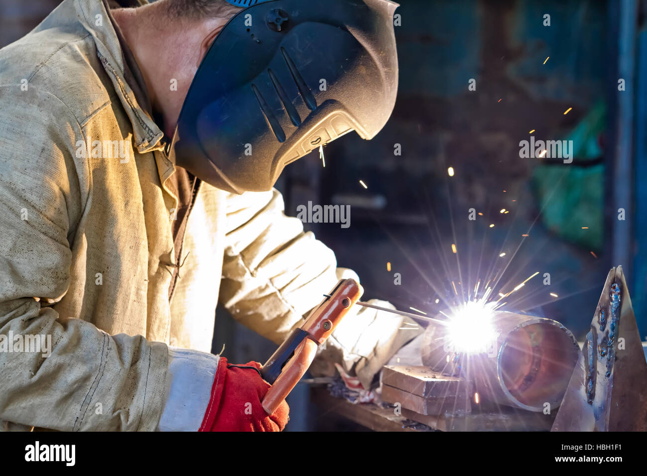 Welder at work Stock Photo - Alamy
