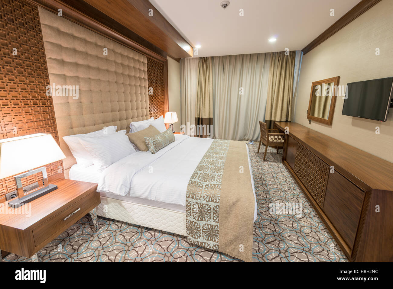 Modern hotel room with big bed Stock Photo - Alamy