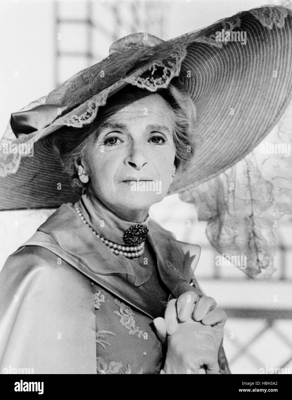 Gladys cooper my fair lady 1964 hi-res stock photography and images - Alamy