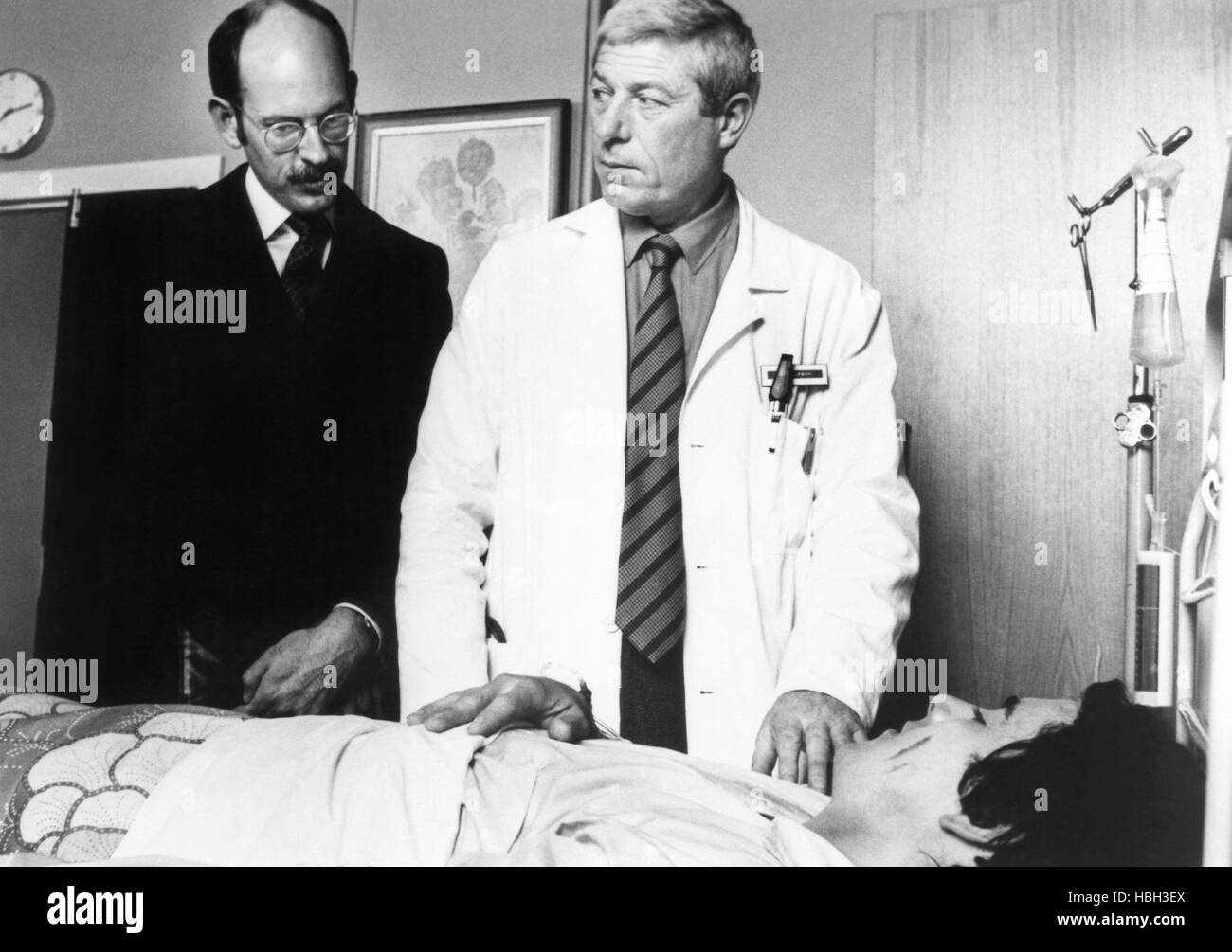 AN AMERICAN WEREWOLF IN LONDON, from left: Frank Oz, John Woodvine ...