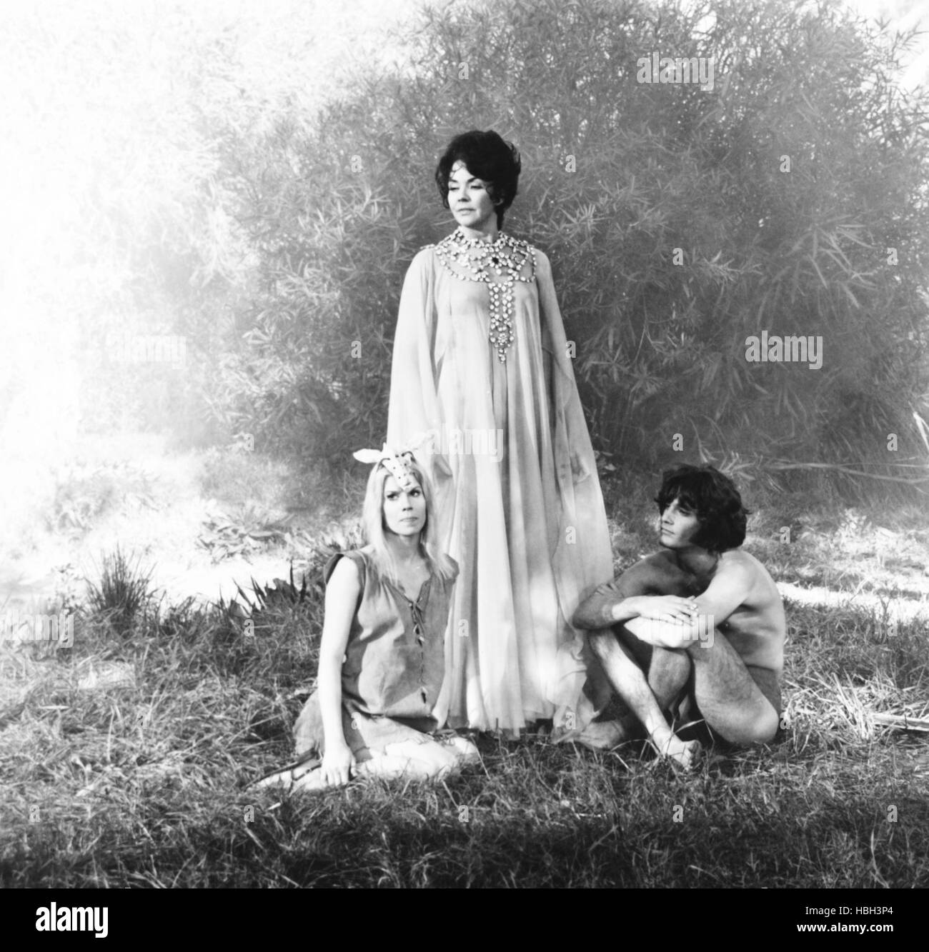 ANGEL, ANGEL, DOWN WE GO, (aka CULT OF THE DAMNED), from left, Holly ...