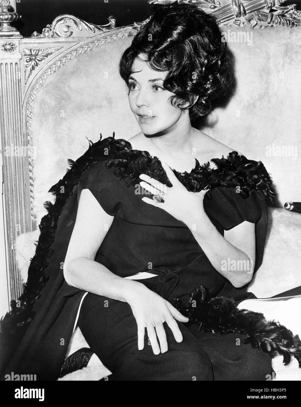 ANGEL, ANGEL, DOWN WE GO, (aka CULT OF THE DAMNED), Jennifer Jones ...