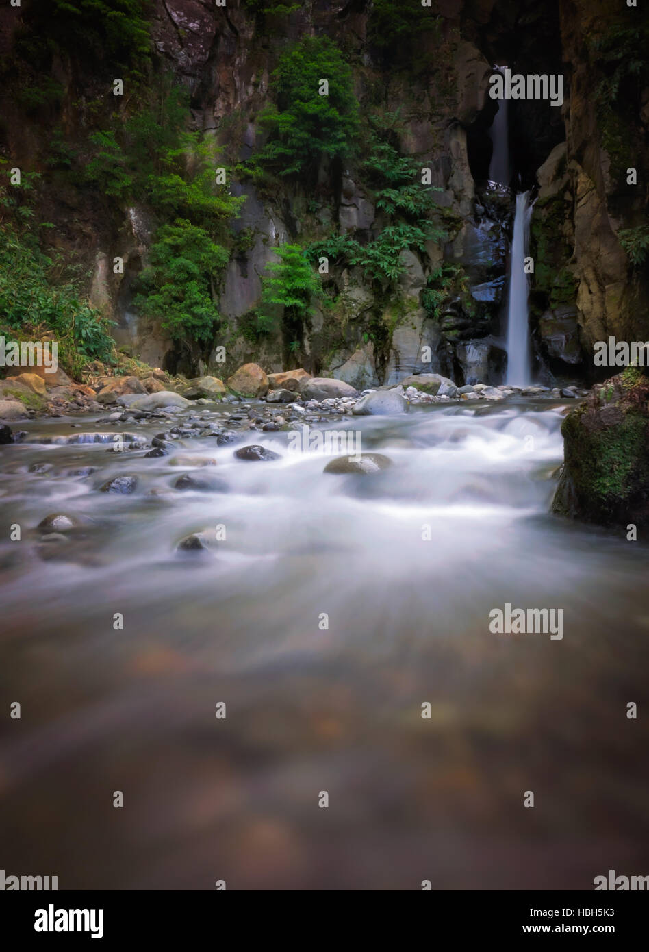 Two tiered waterfall hi-res stock photography and images - Alamy