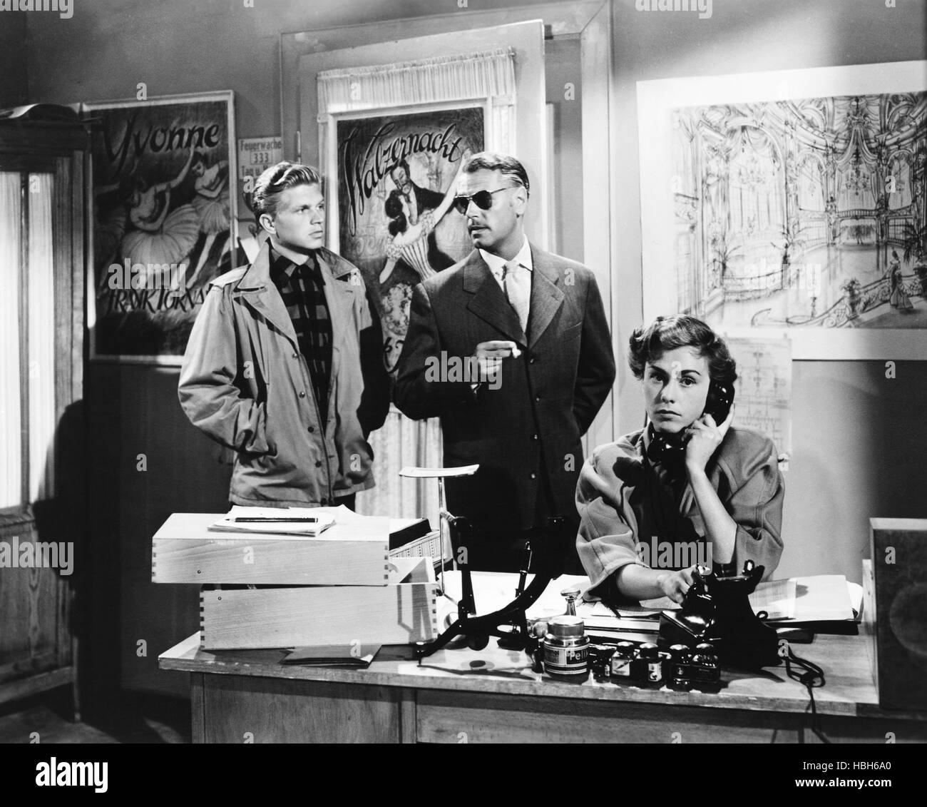 AS LONG AS YOU'RE NEAR ME, (aka SOLANGE DU DA BIST), from left: Hardy ...