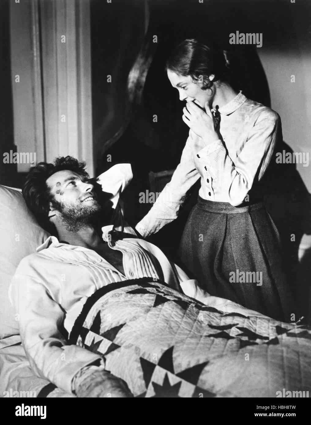 THE BEGUILED, from left: Clint Eastwood, Elizabeth Hartman, 1971 Stock ...