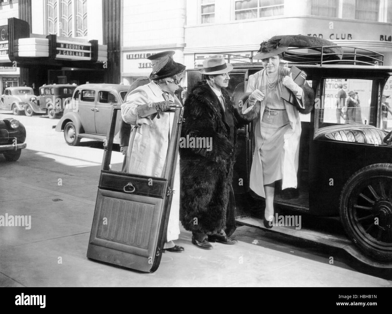 THE BIG STORE, from left, Harpo Marx, Groucho Marx, Margaret Dumont ...