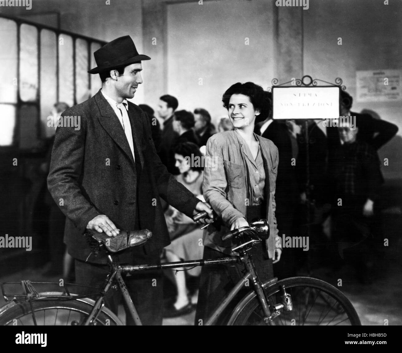 THE BICYCLE THIEF, (aka LADRI DI BICICLETTE, aka BICYCLE THIEVES ...
