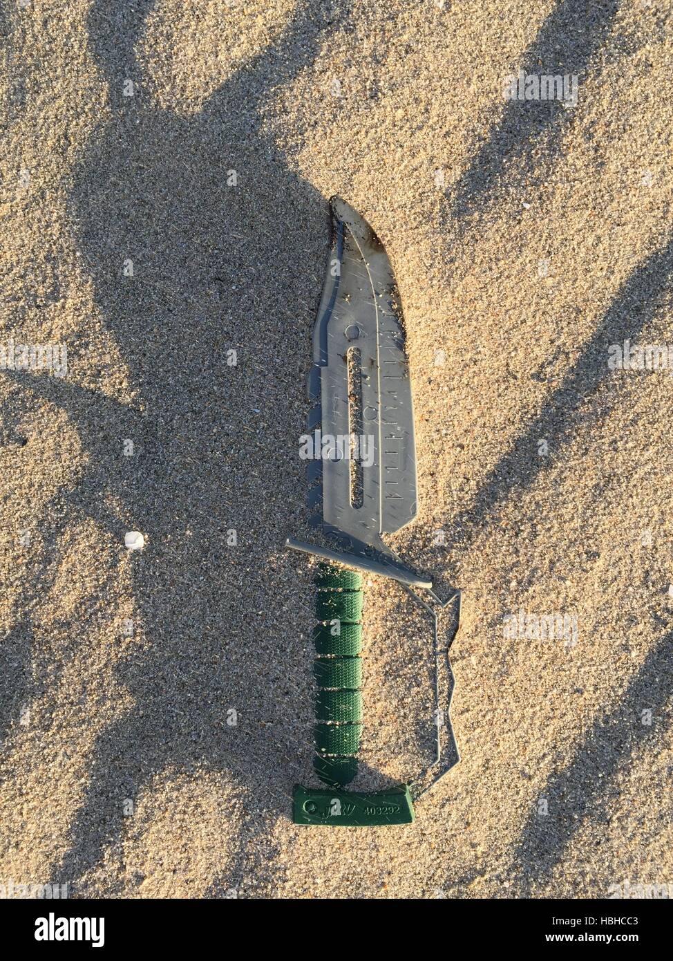 knife in sand Stock Photo - Alamy