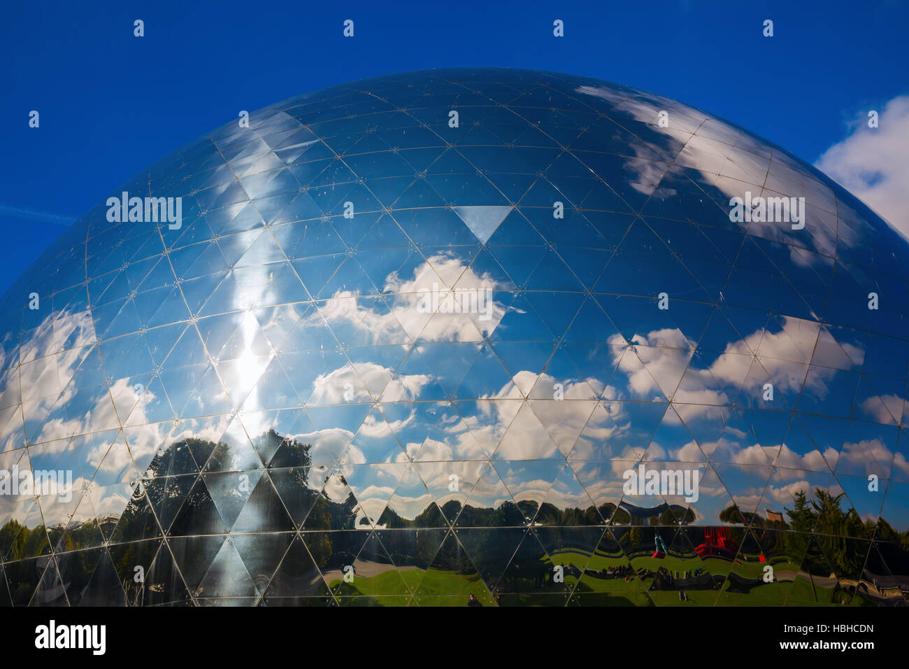 La Geode in the Parc de la Villette in Paris, France Stock Photo - Alamy