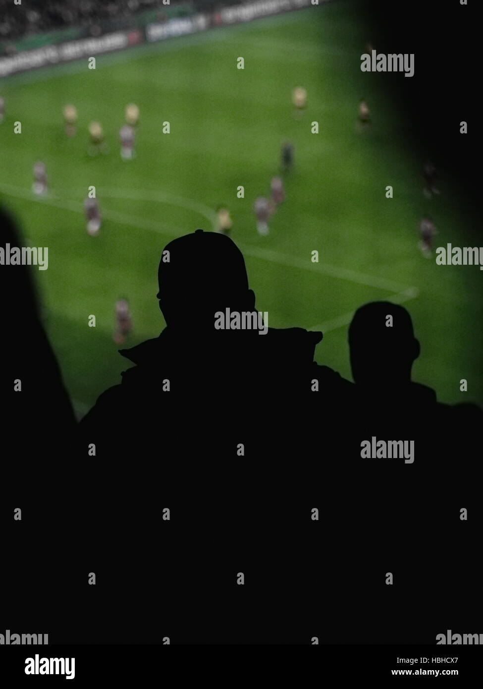 Fans stadium back view football hi-res stock photography and images - Alamy