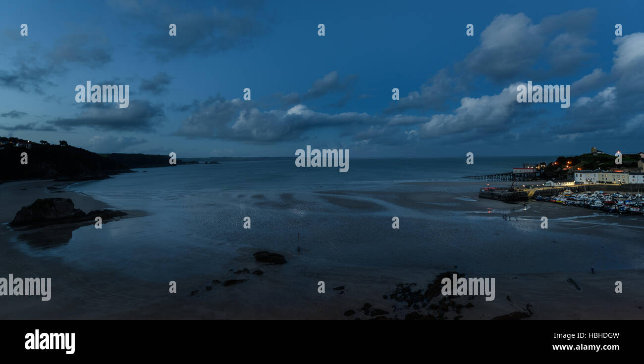 Night settlement view hi-res stock photography and images - Alamy