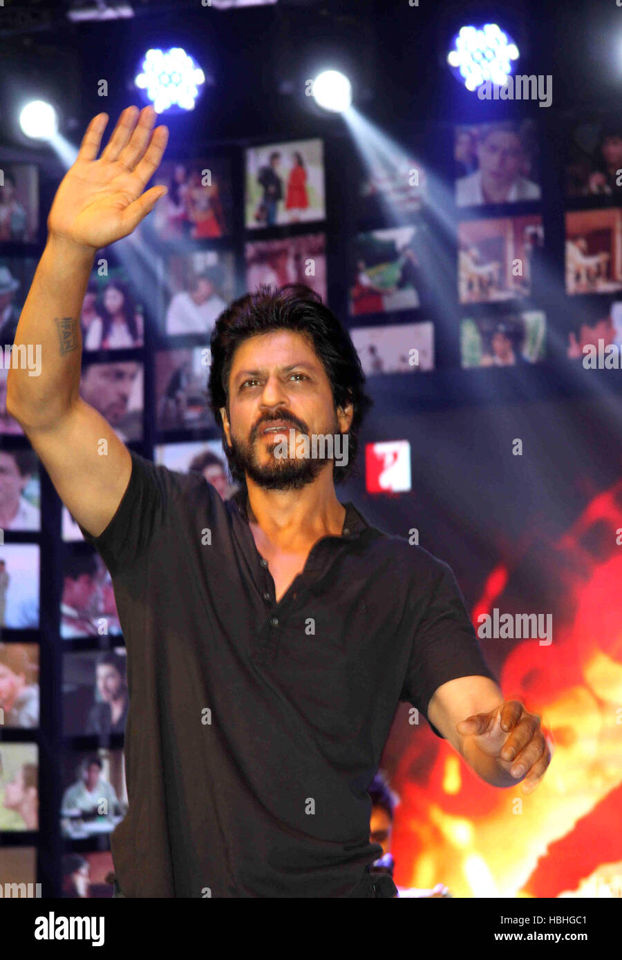 Shah Rukh Khan hand raised, Indian Bollywood actor at launch of film ...
