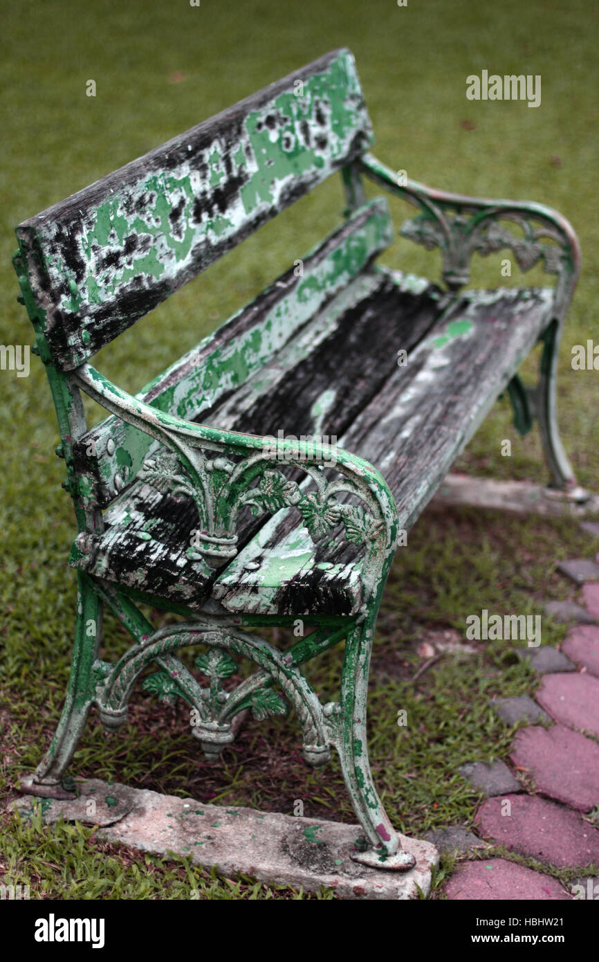 A lone bench in Chatuchak Park in Bangkok, Thailand Stock Photo - Alamy