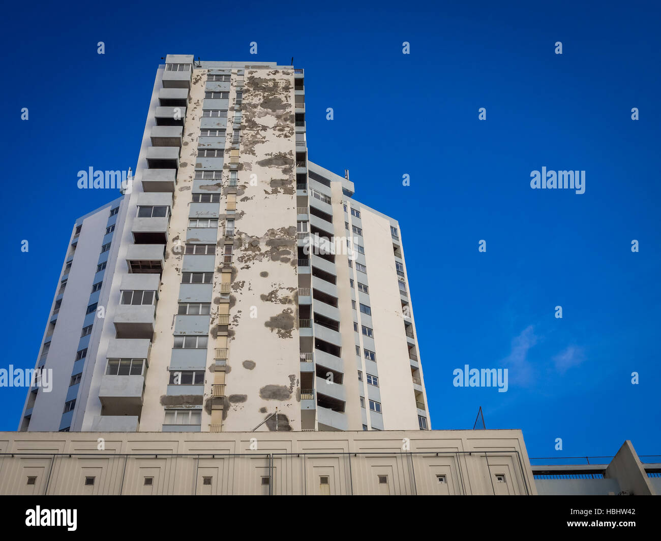 Tall white residential building Stock Photo - Alamy
